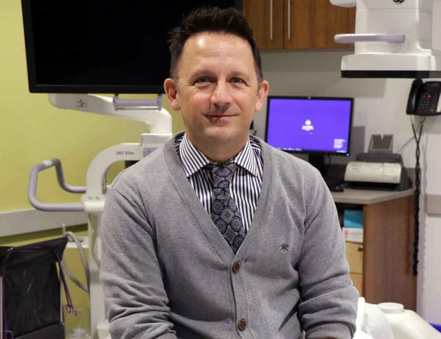 Dr. Ryan Amadeo, Medical Director, Manitoba Pain Care Program, Health ...